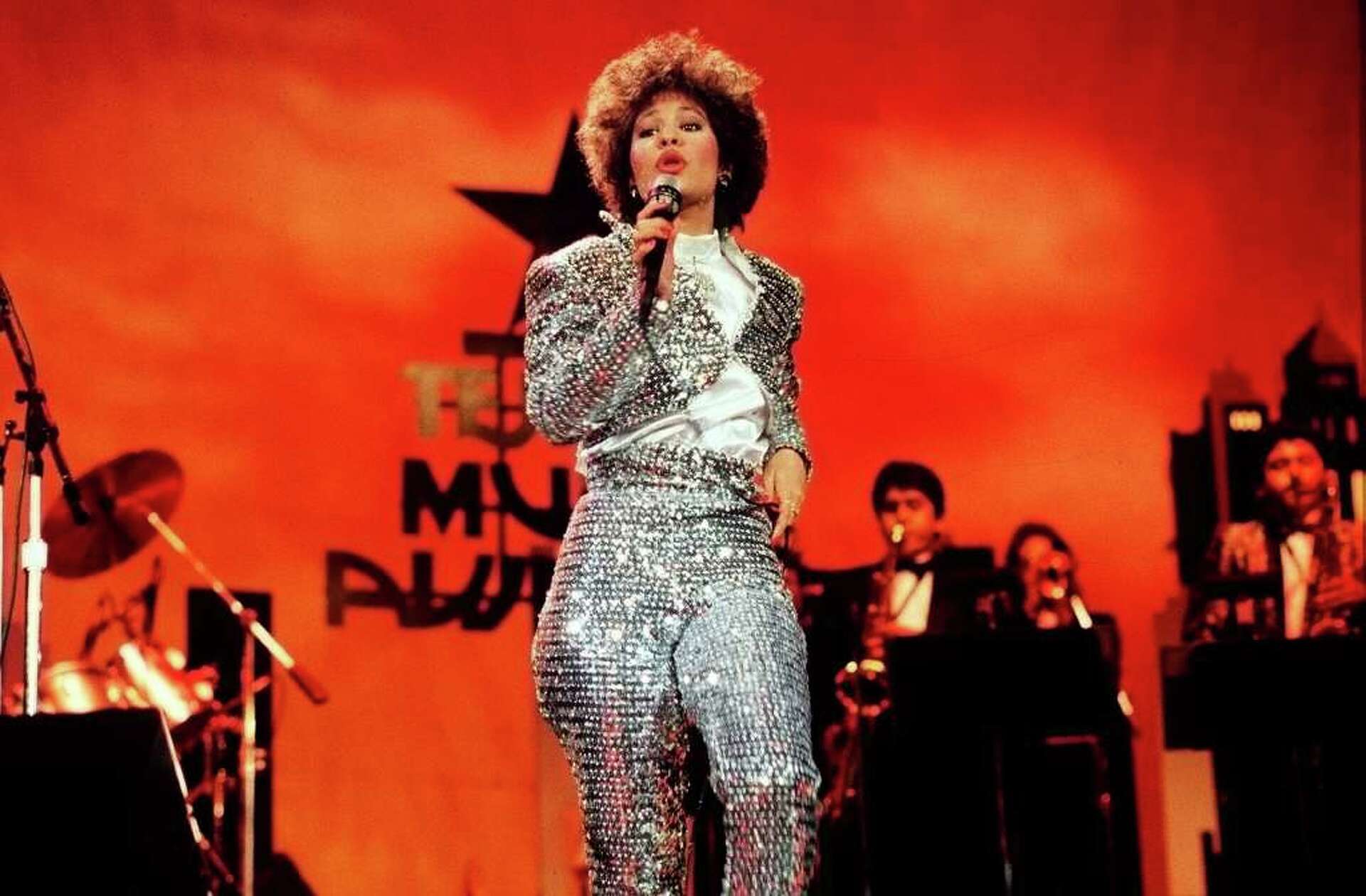 Perez reflects on Selena