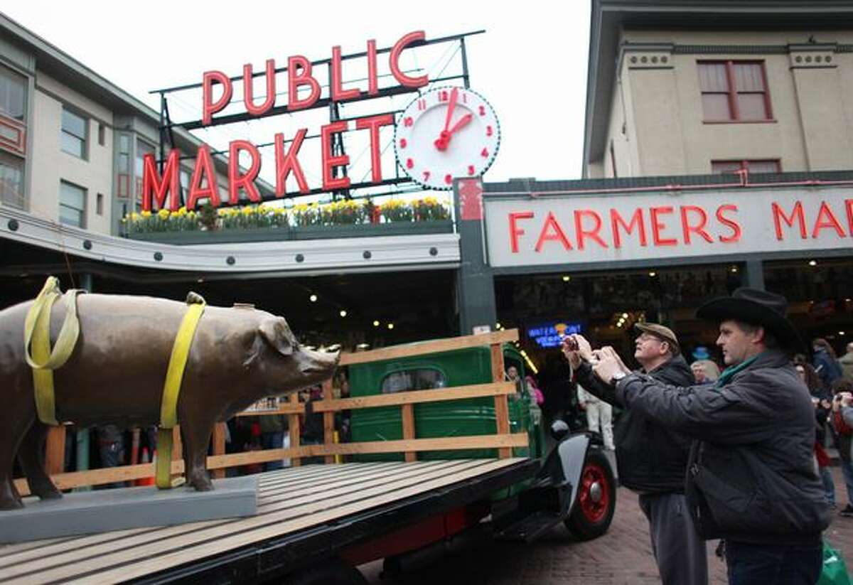 Rachel the pig returns to Pike Place Market