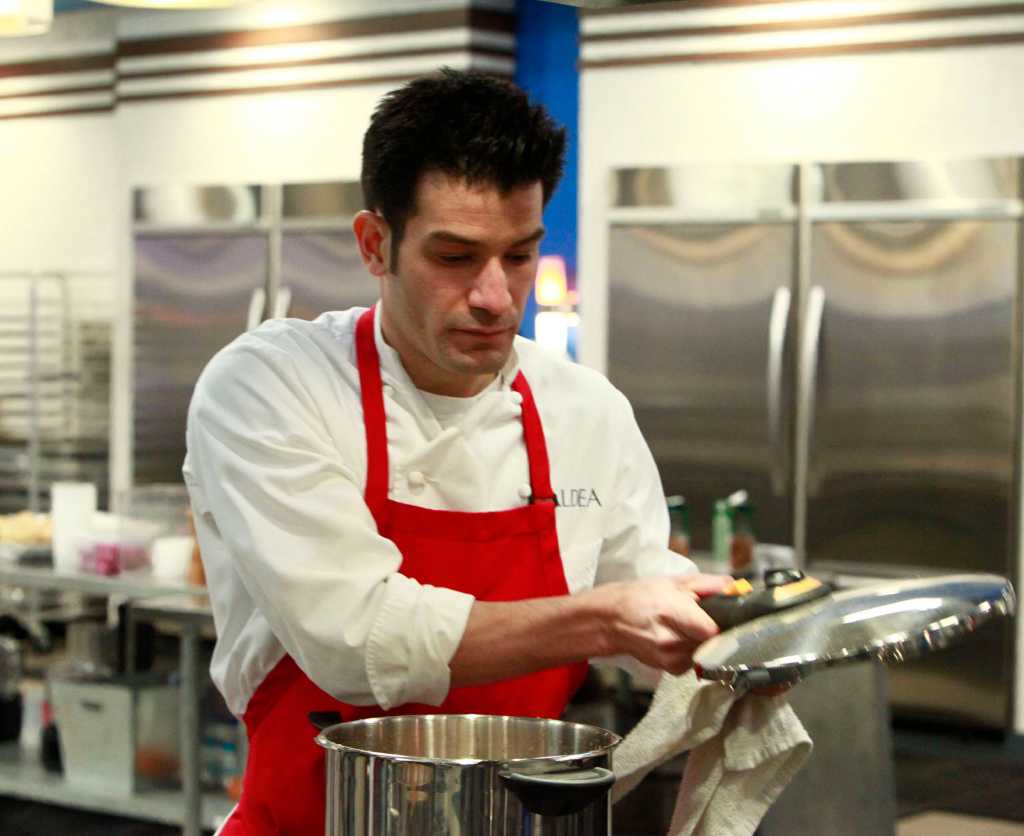 'Top Chef' contestant has culinary roots in Danbury
