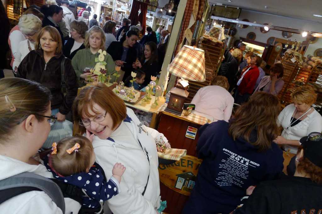 Photos: Folk art show