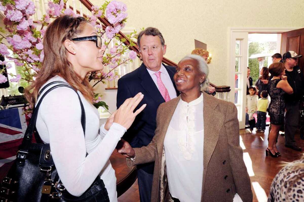 Ohno, Lolo draw hundreds to Olympic fundraiser in Greenwich