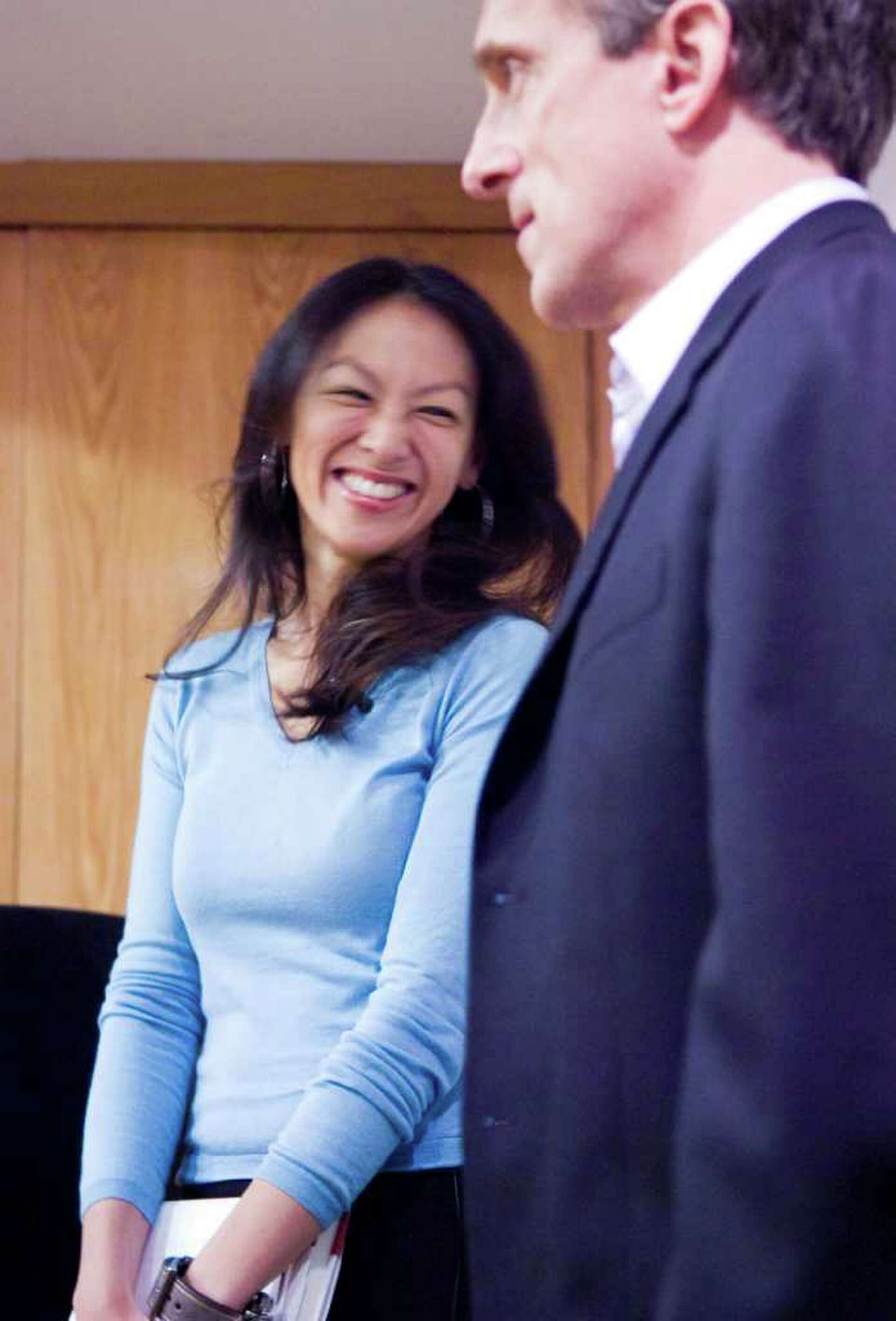 'Tiger Mother's' spouse joins her in defending memoir