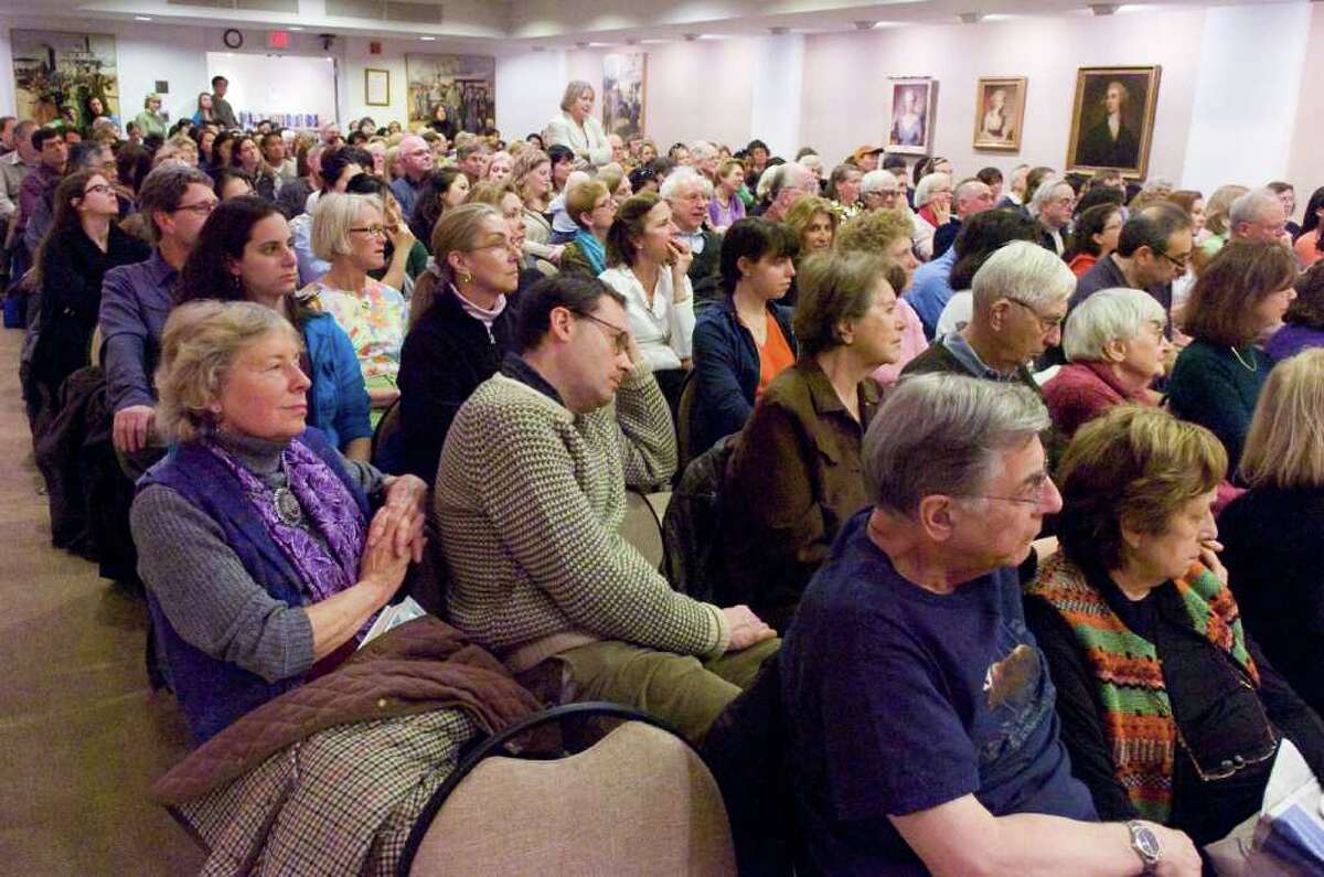 'Tiger Mother's' spouse joins her in defending memoir