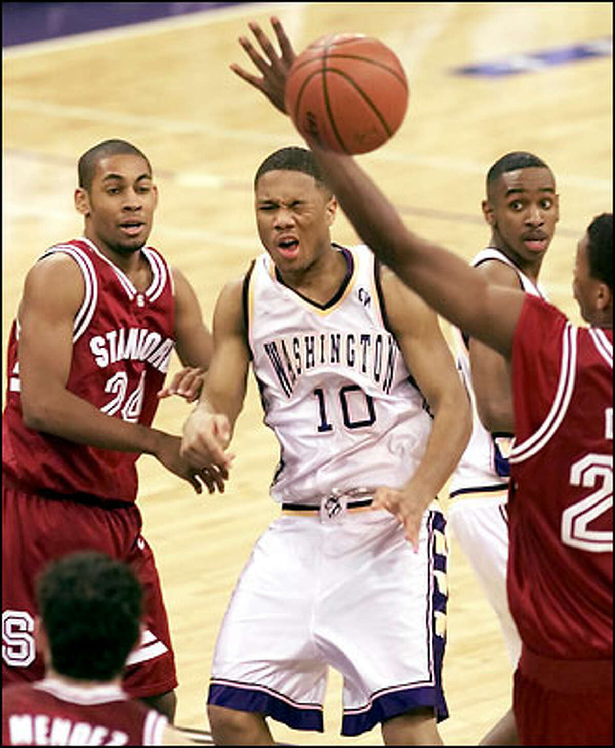 Daily News Gallery - 1/26/2001