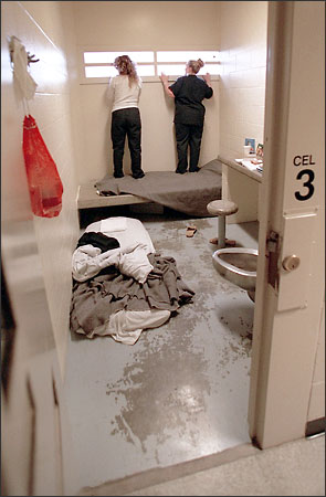 Lawsuit: Snohomish County jail staff killed mentally ill shoplifter