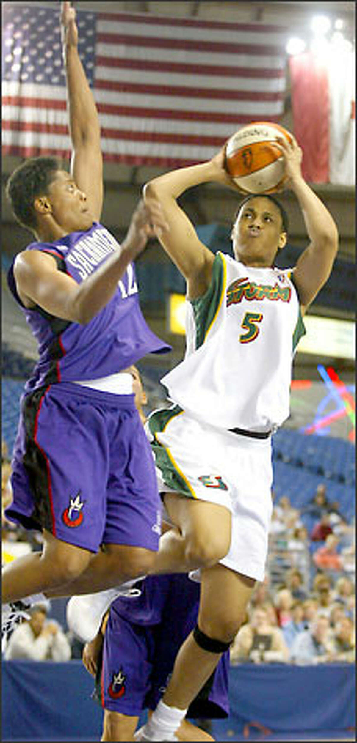 Daily News Gallery - 5/11/2003