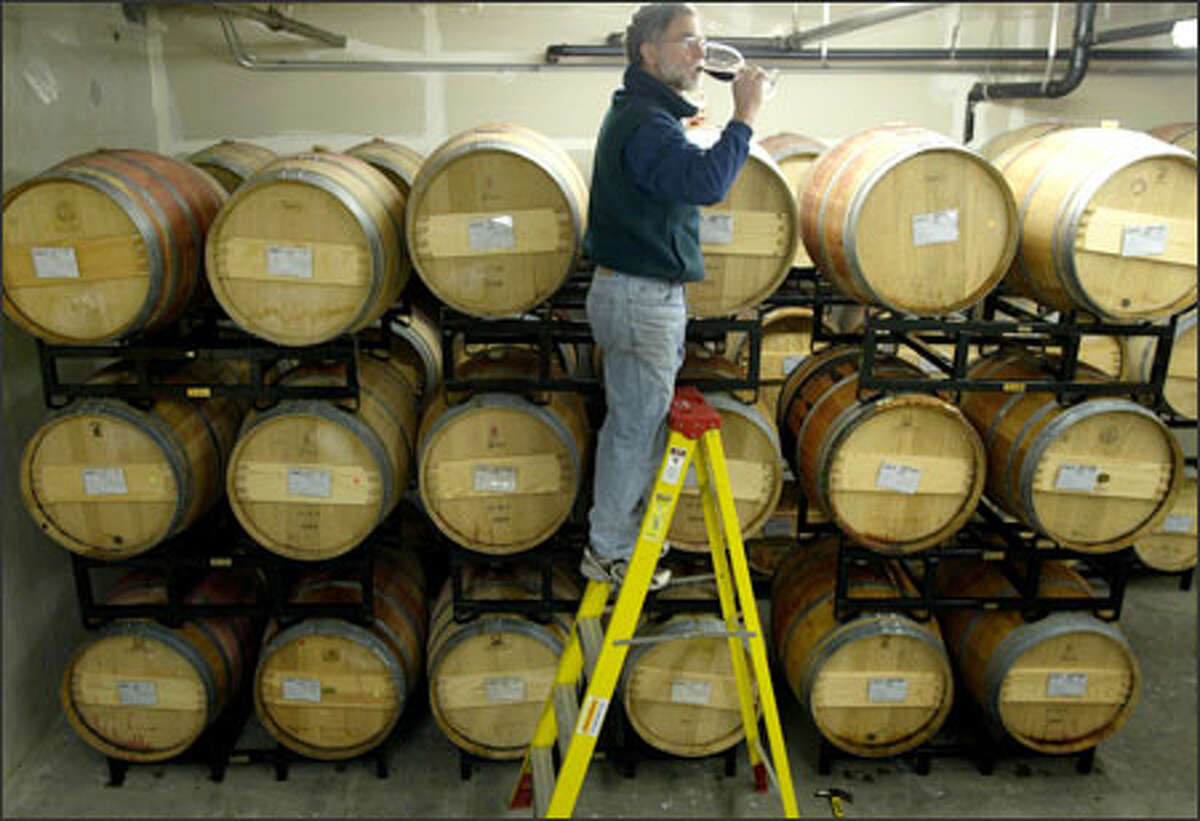 Daily News Gallery - 12/8/2004