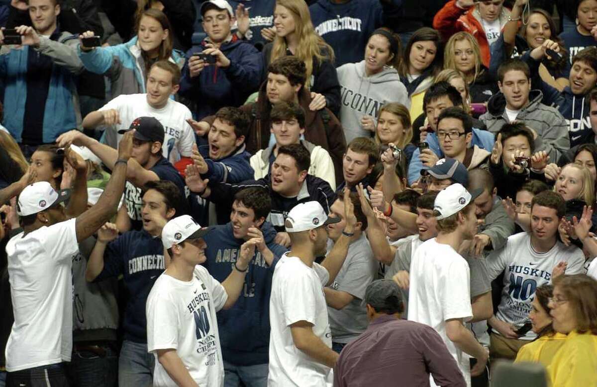 Day of excitement for Calhoun, UConn fans