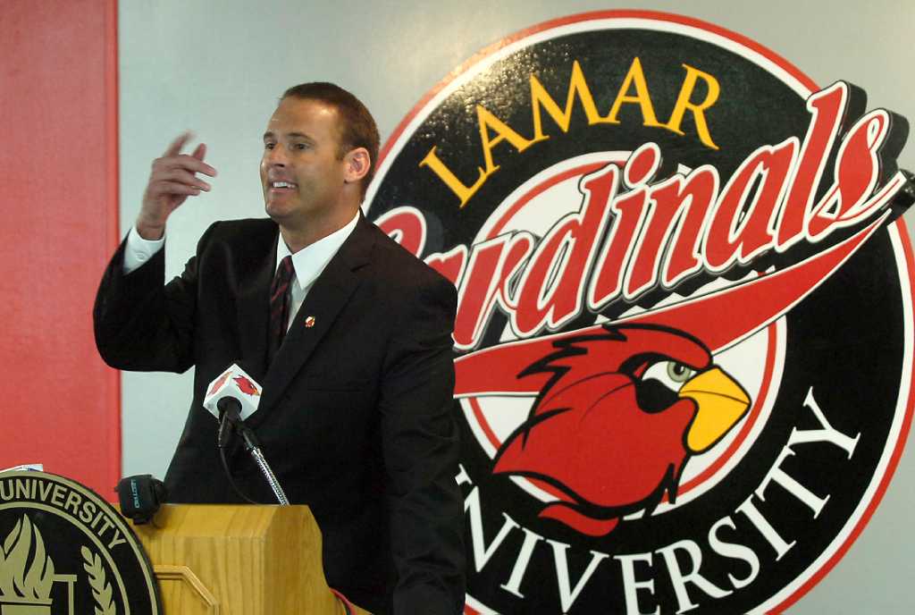 Lamar players meet Pat Knight