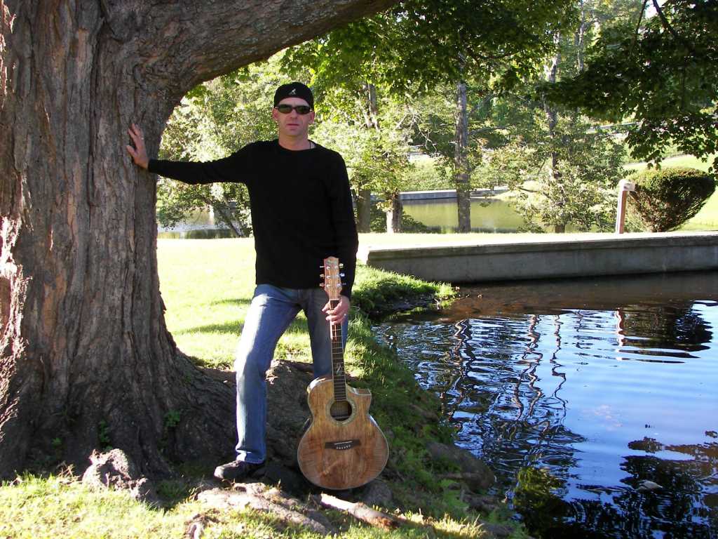 Singer-songwriter McHenry performs at acoustic series