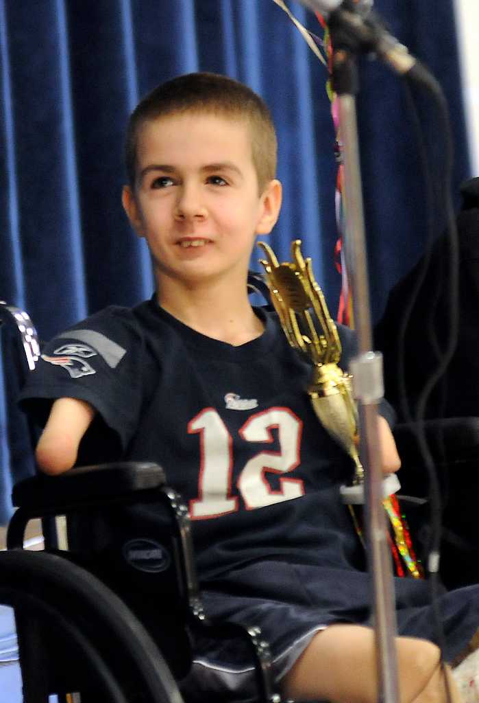 Maine boy without hands honored for penmanship