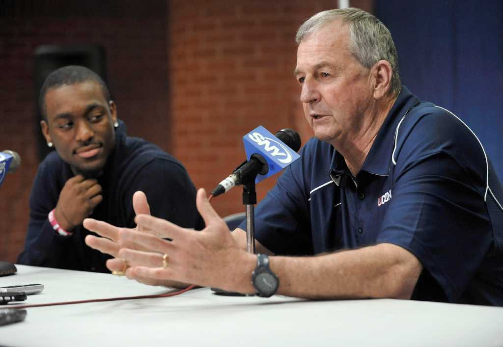 Kemba makes it official: He's going pro