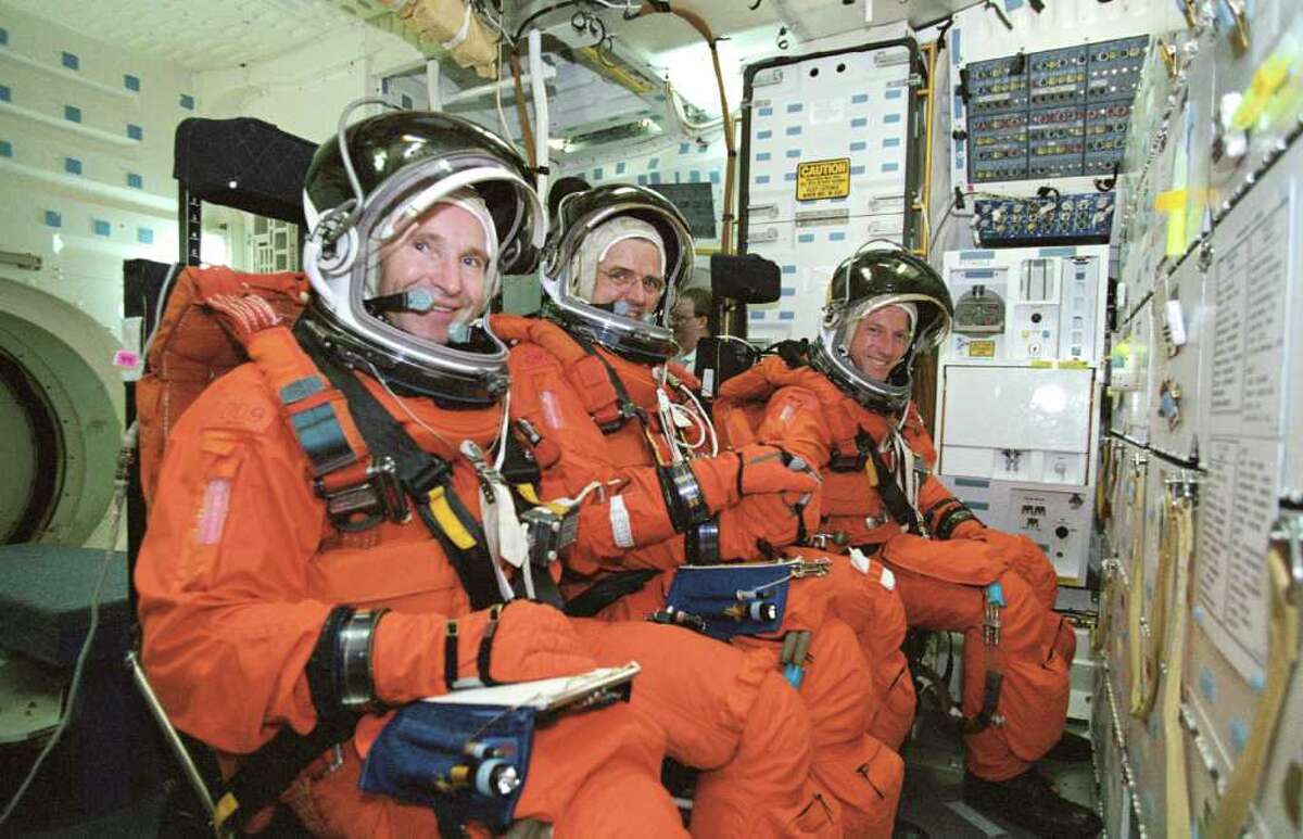 NASA readies space shuttle trainer for move to Seattle