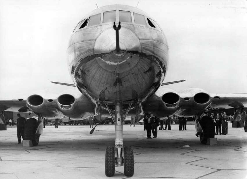 The de Havilland Comet and the Boeing 707
