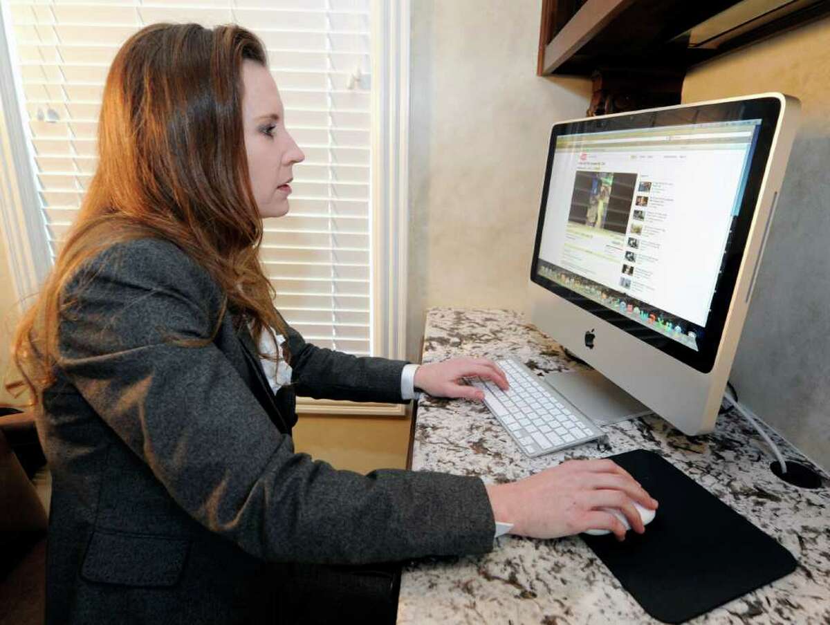 Outrage over video of TSA frisking girl, 6
