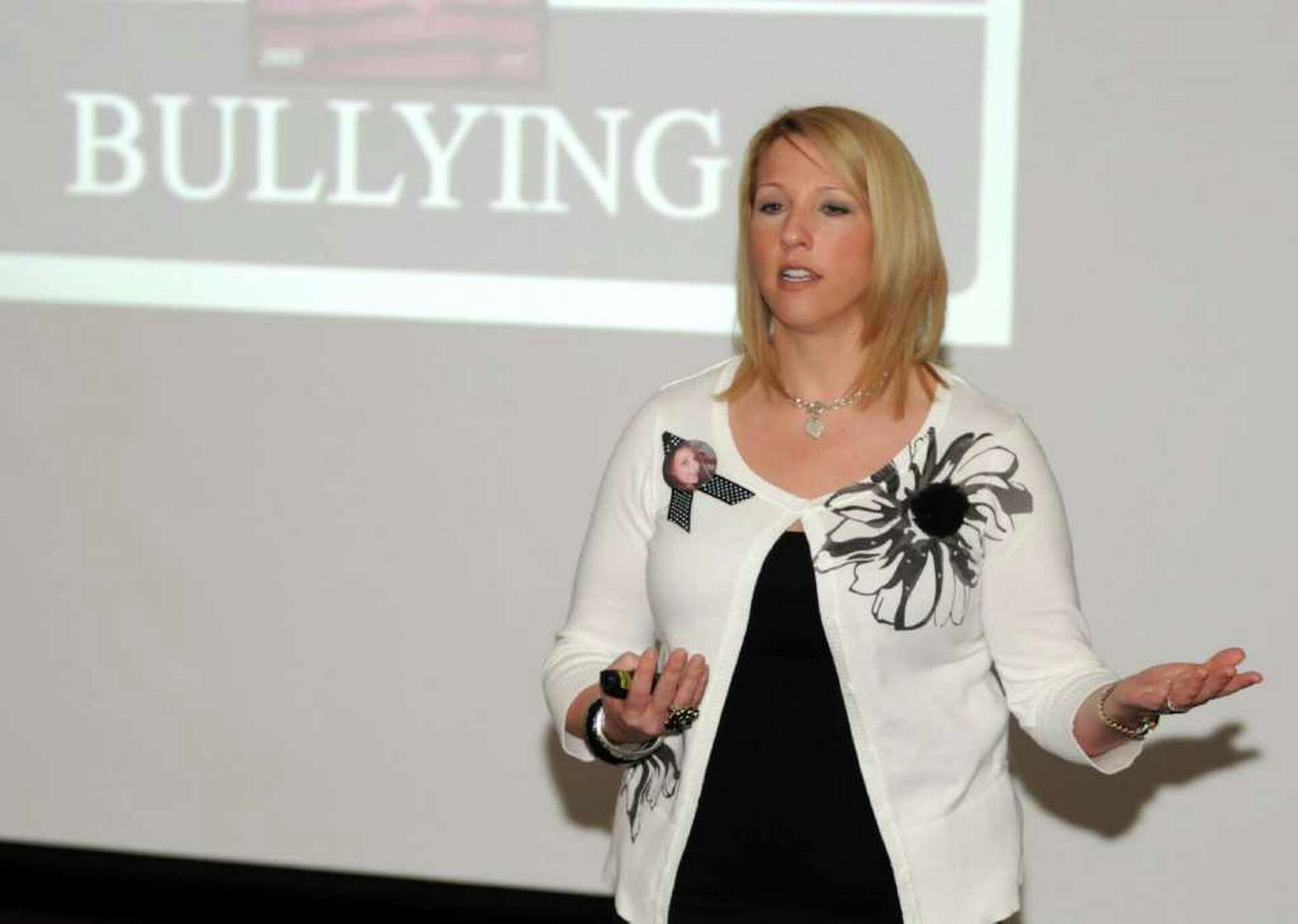 Mom of bullied teen who committed suicide shares her chilling story in ...