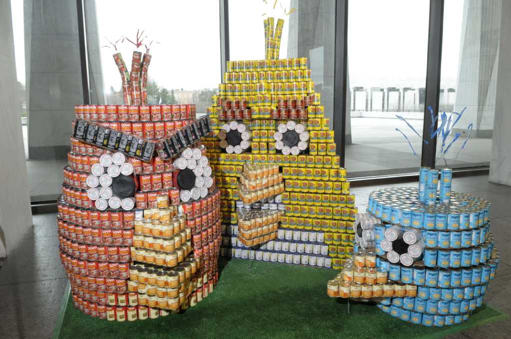 Canstruction campaign against hunger