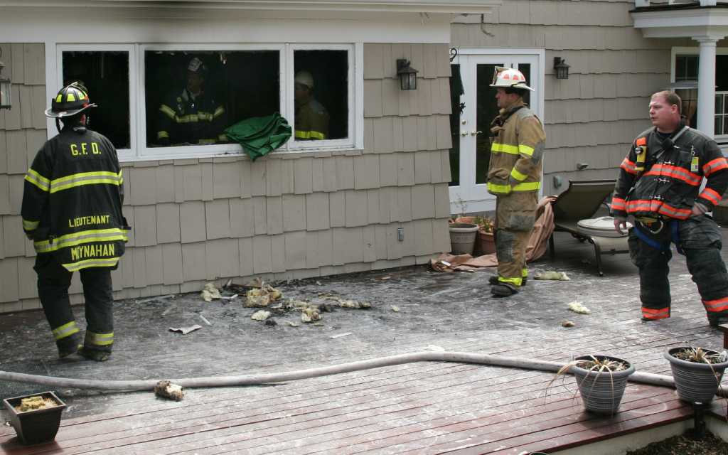 Fire displaces residents of Cos Cob home
