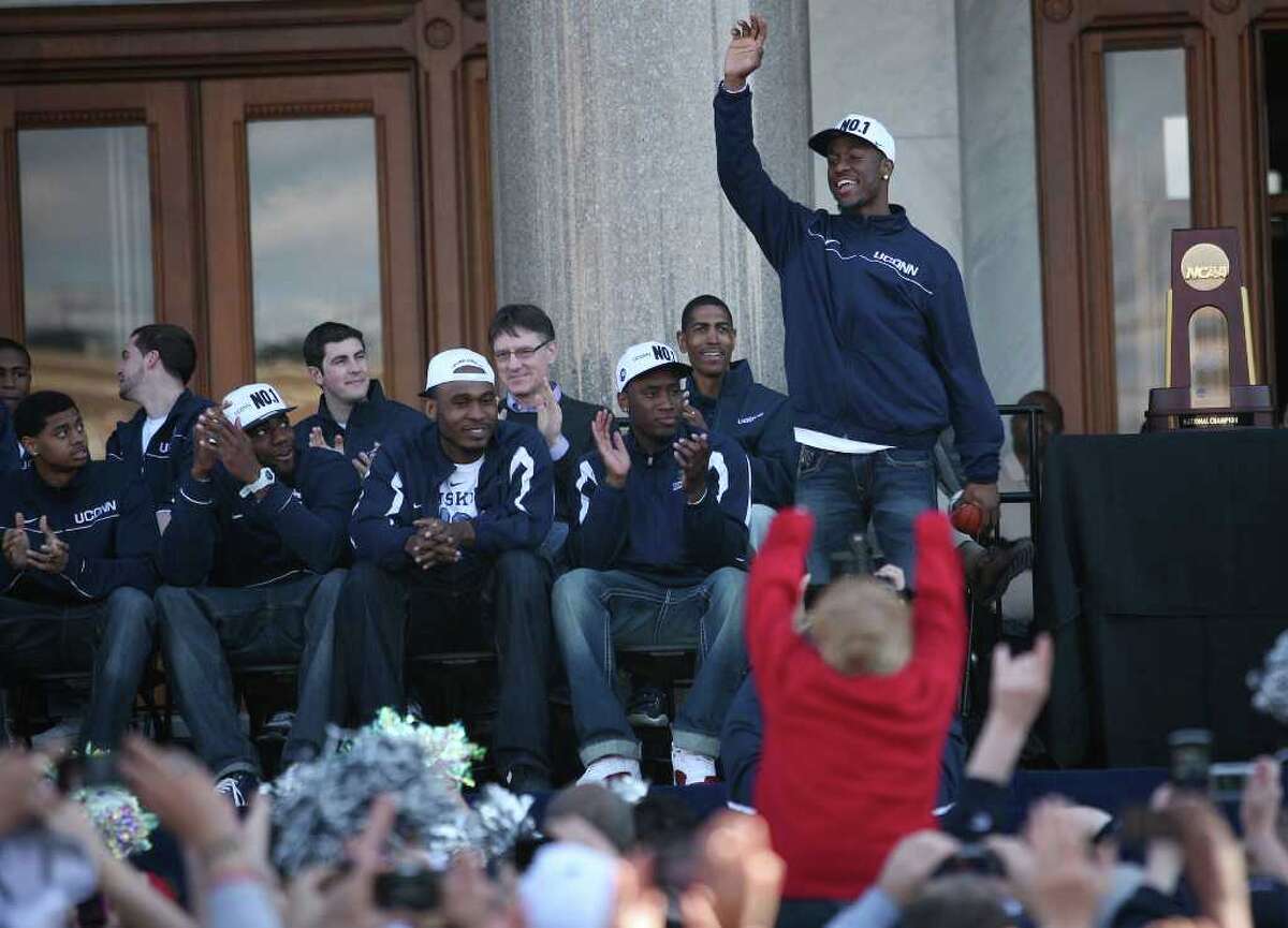 Thousands celebrate UConn men at victory parade, rally