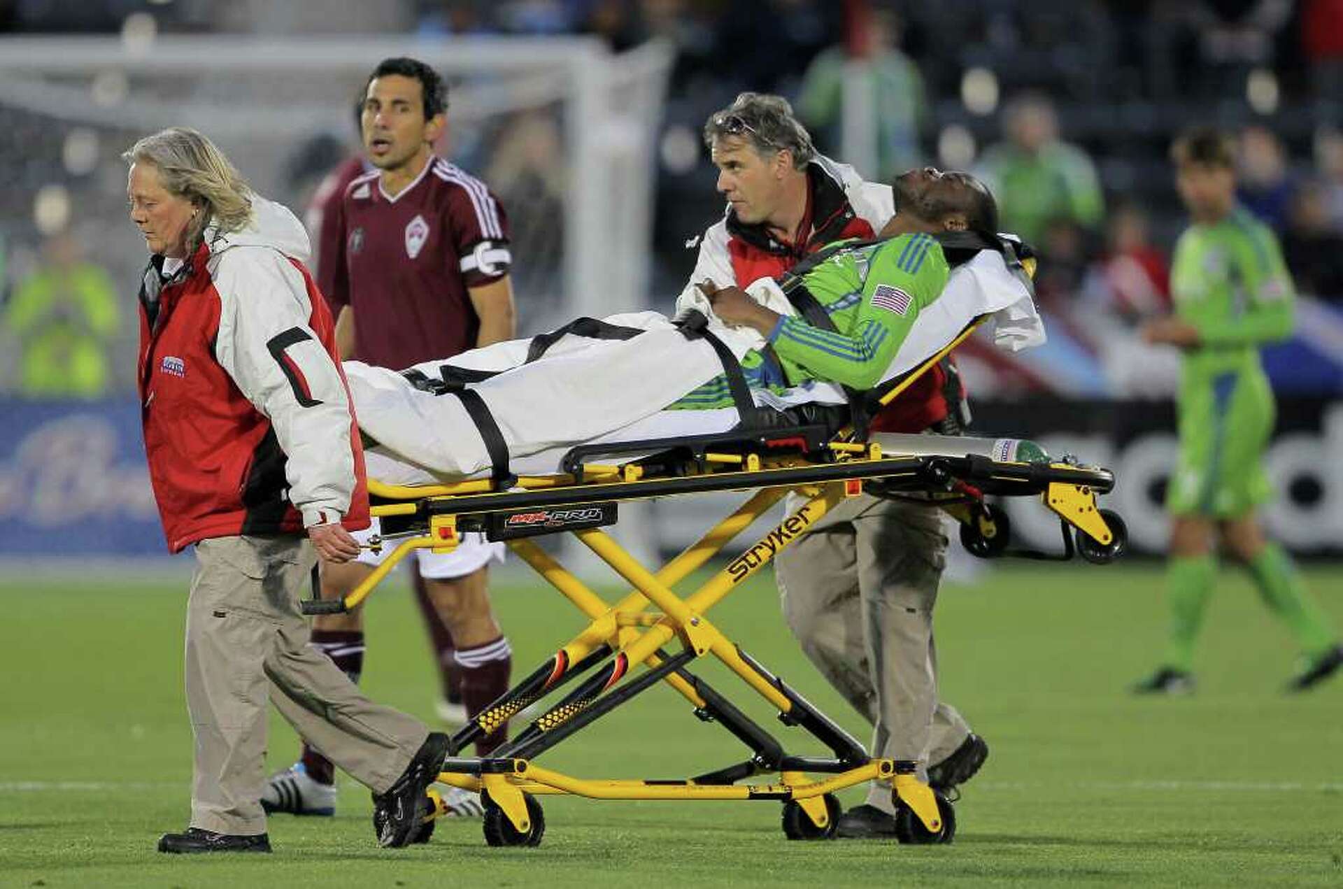 Zakuani breaks leg in Sounders' 1-0 road win