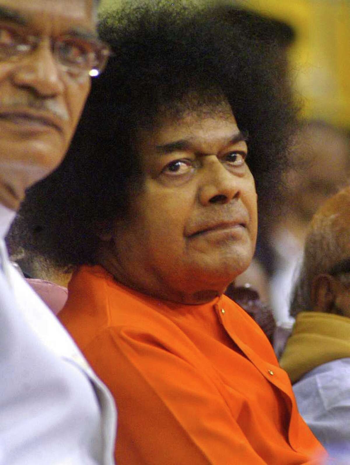 Hindu guru Sathya Sai Baba dies