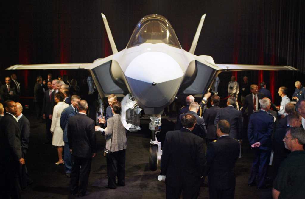 Pentagon ends GE's second engine for F-35 jet