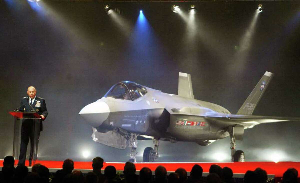 Texas company's private air force has 90+ fighter, attack jets to help ...