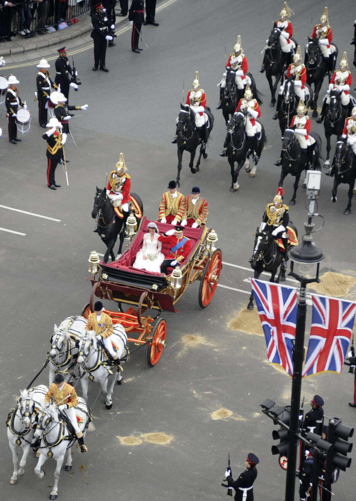 Photos: royal wedding street scene