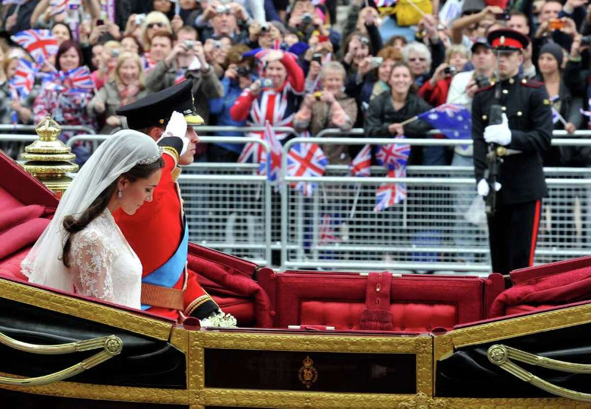 Photos: royal wedding street scene