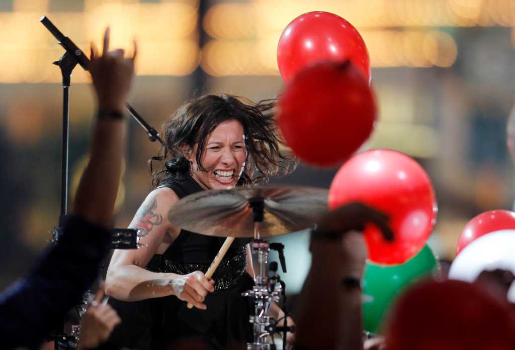 In webcast and tweets, MTV tries a new awards show