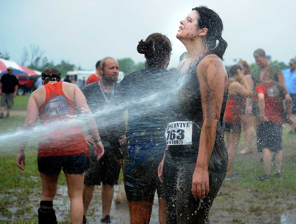 Runners get dirty in Orange