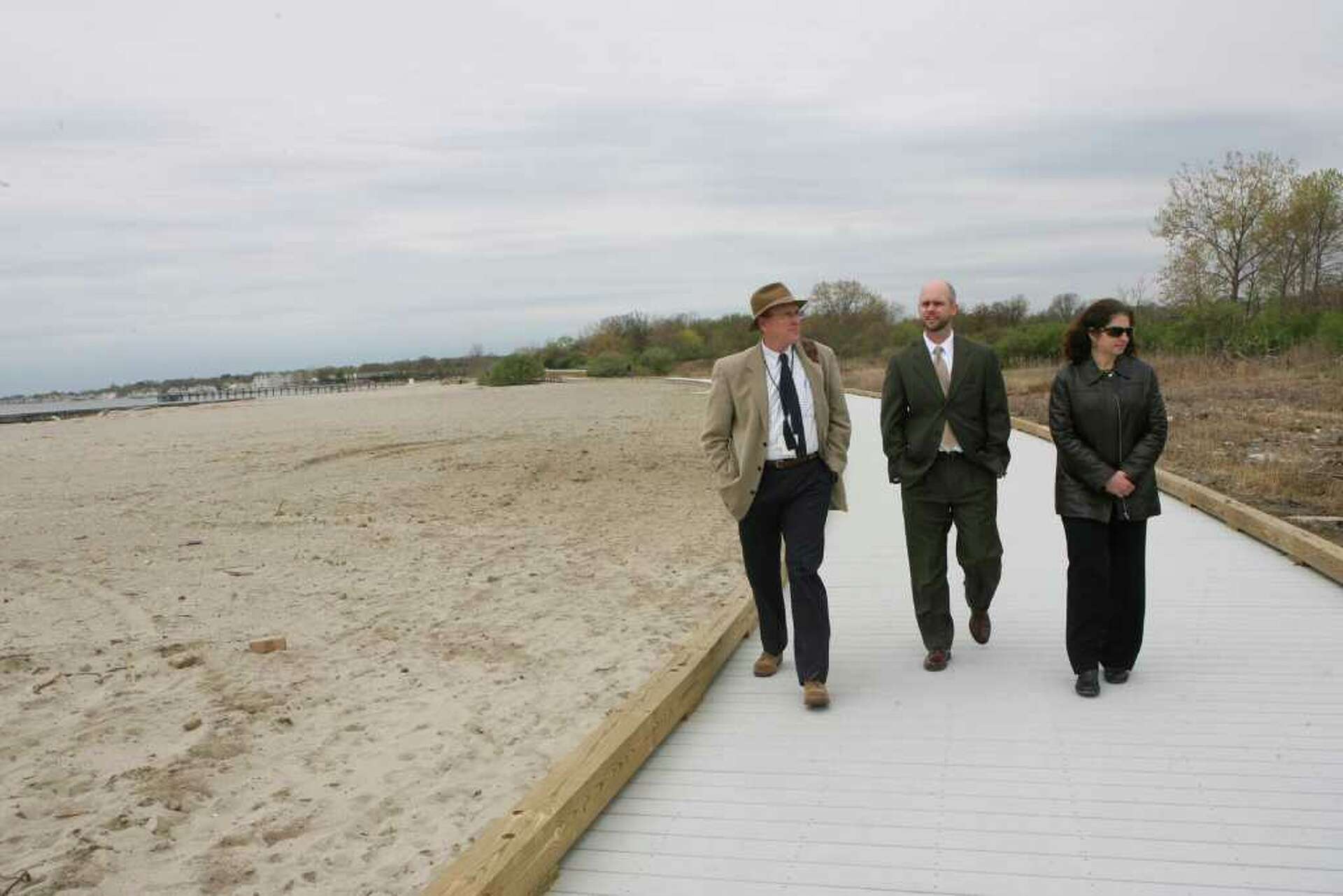 Boardwalk to connect Silver Sands and Walnut Beach in Milford opens