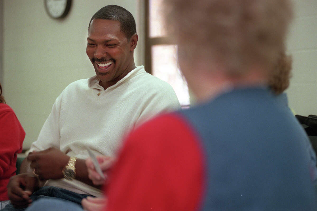 Former Spurs star Mitchell dies of cancer