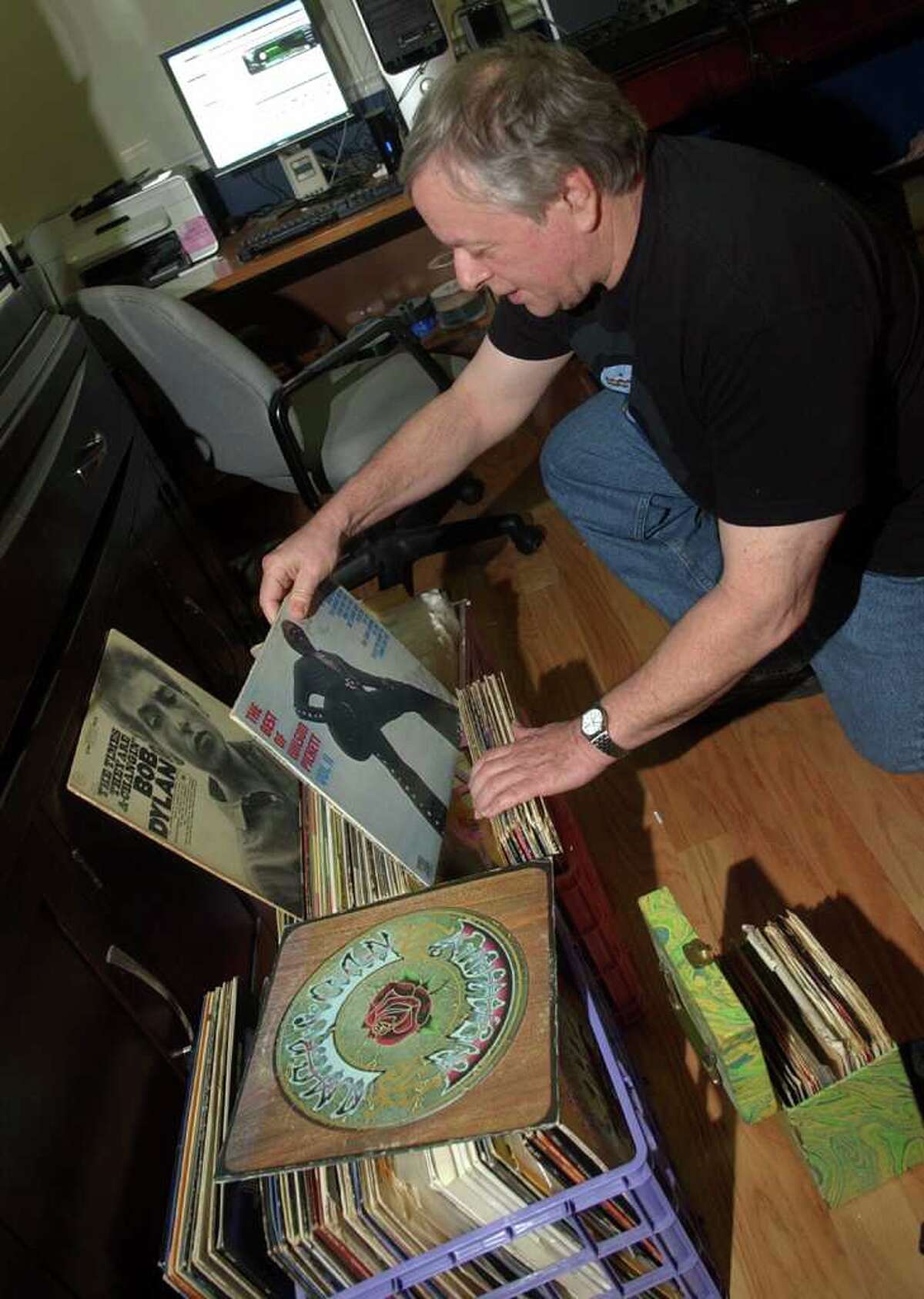 Internet radio: New wave of hosts stream their passions online
