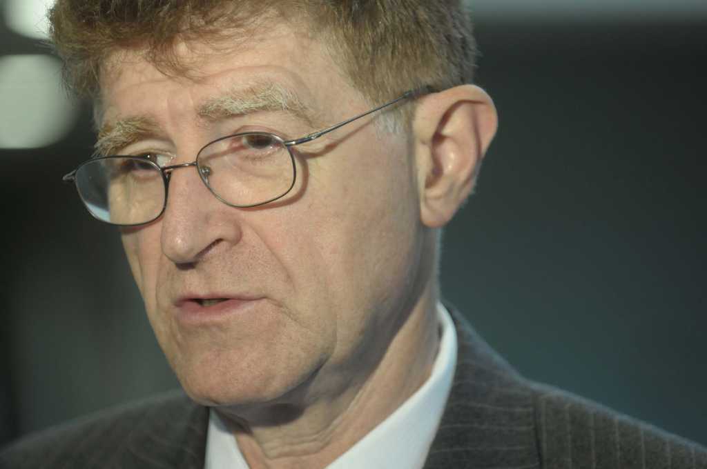 Quake moves event to Albany