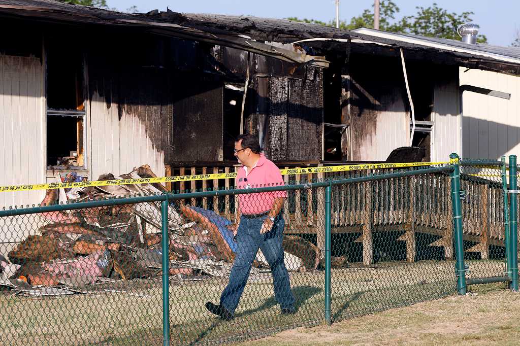 Fire destroys portable at elementary school
