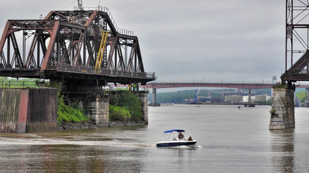 120-year-old Albany rail bridge gets no state mention