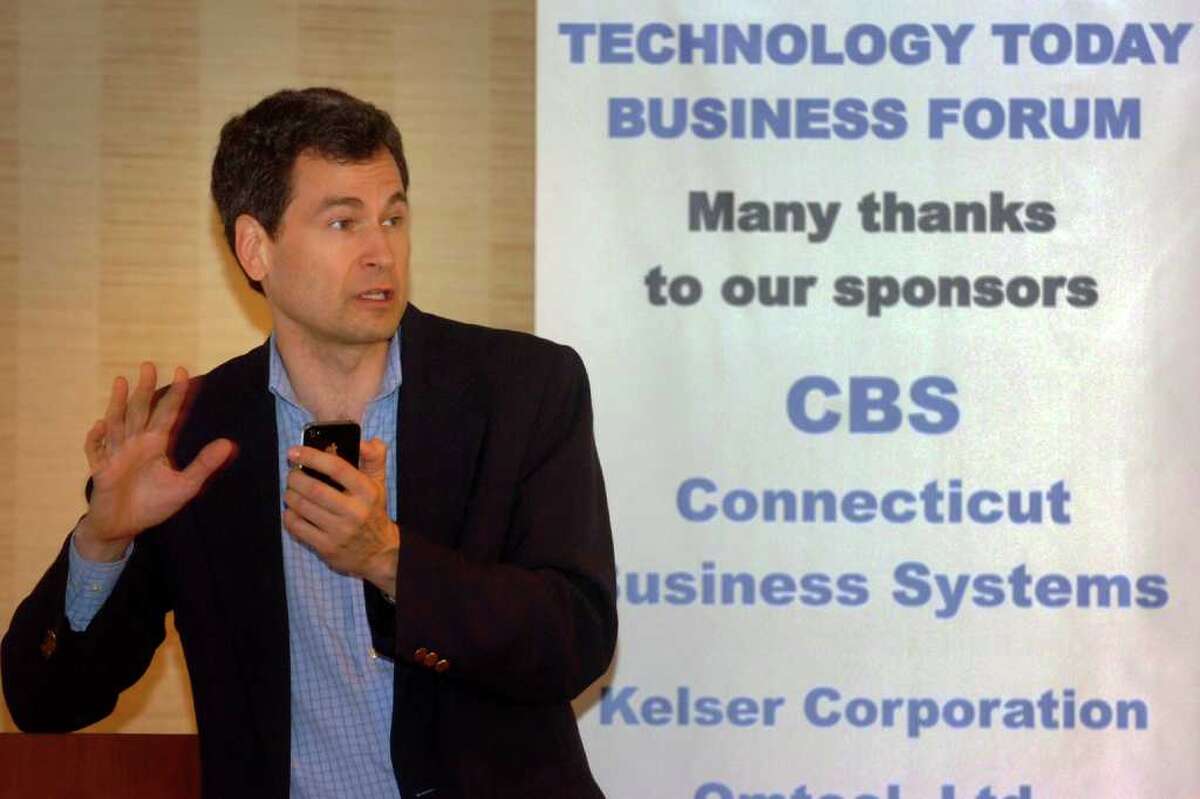 Times tech writer David Pogue, wife, charged in Westport dispute