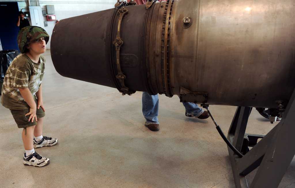 Foggy skies hinder air show