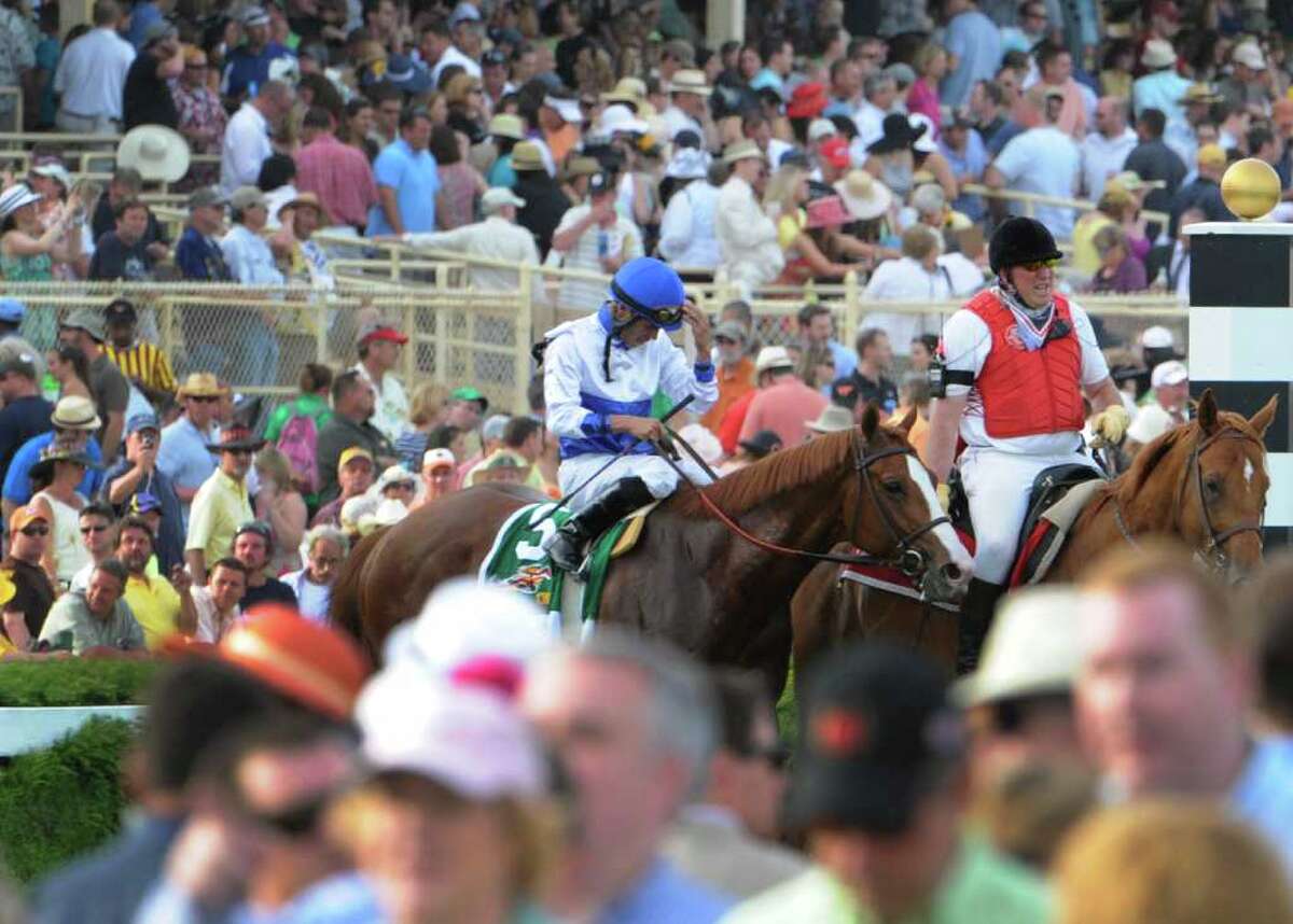 Shackleford turns tables
