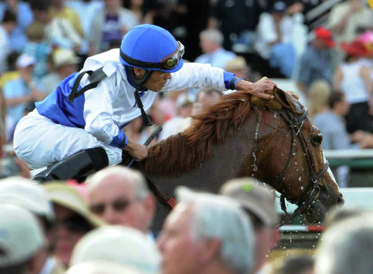 Shackleford turns tables