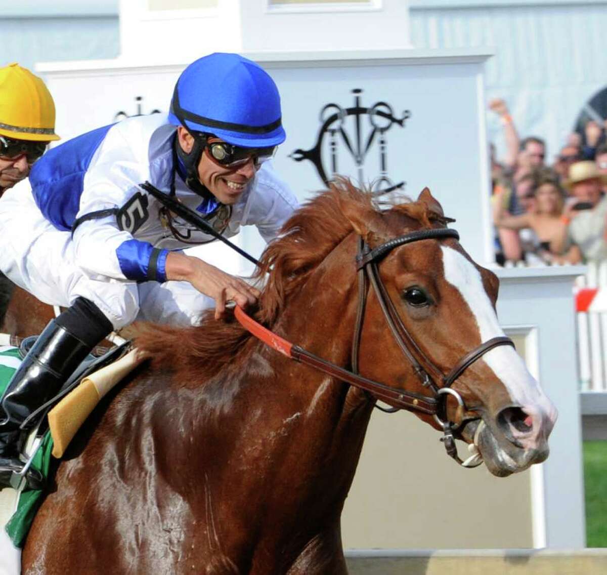 Shackleford turns tables