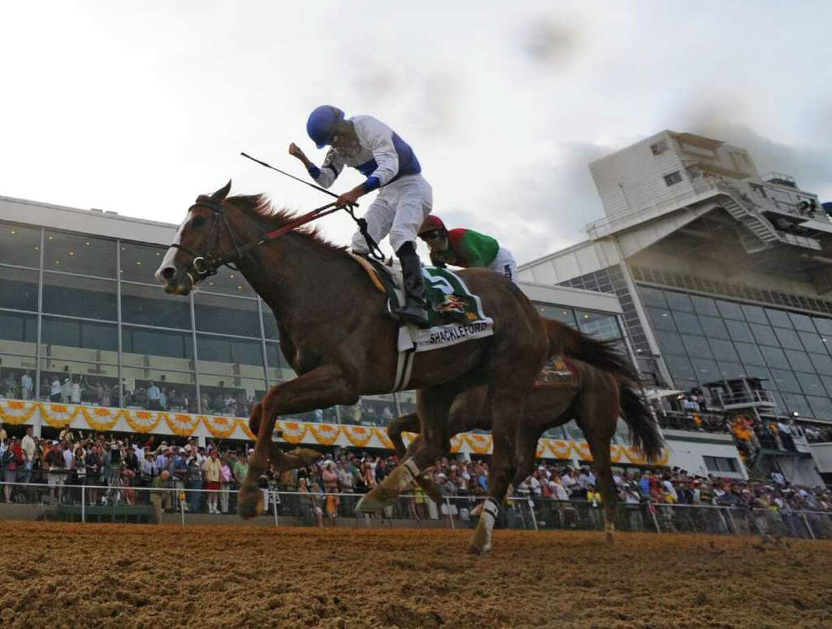 Shackleford turns tables