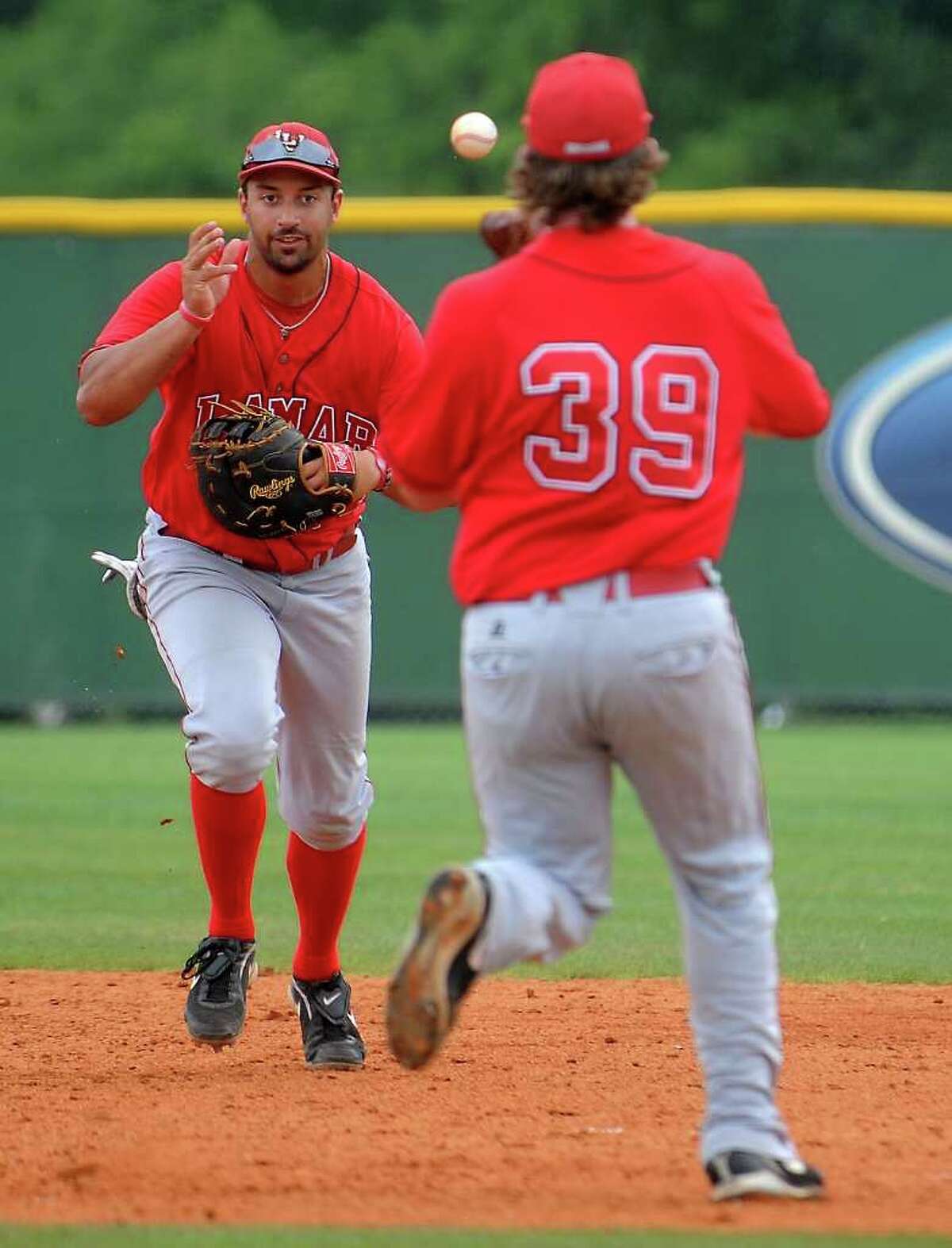 Lamar baseball wins, clinches spot in SLC tourney