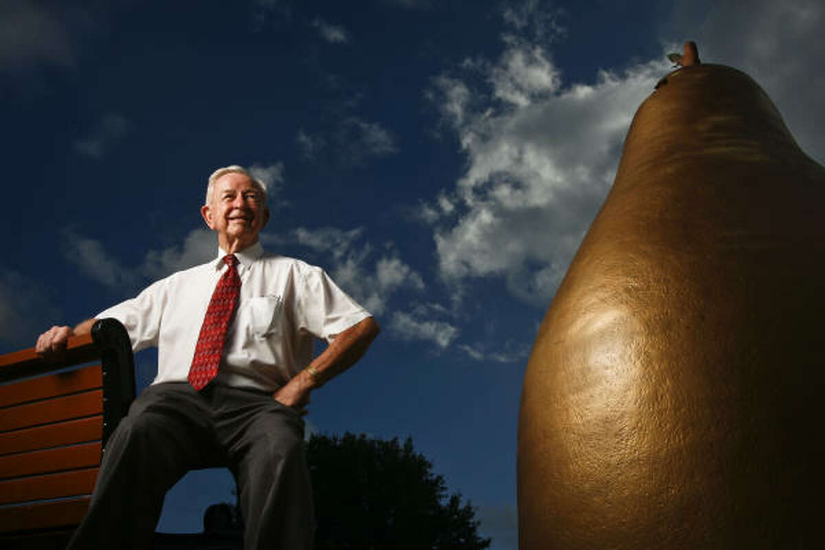 Pearland mayor keeps going strong at 85