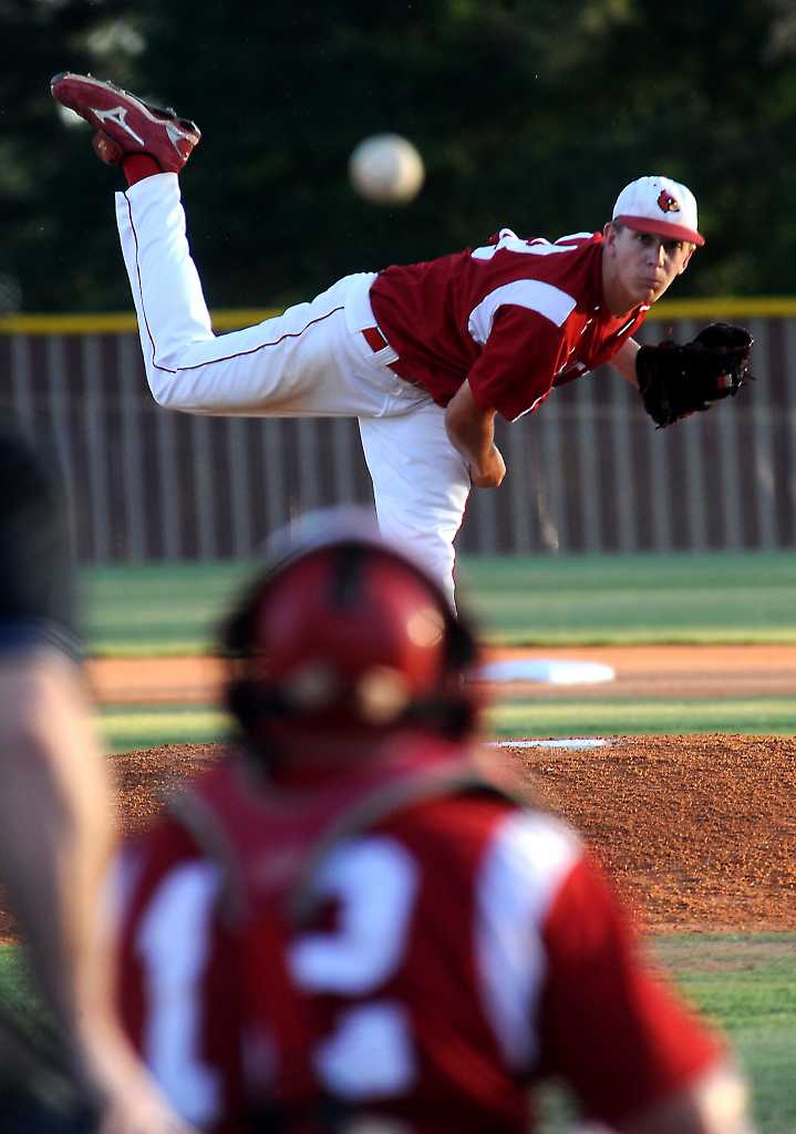 Bridge City baseball team outmatched in Game 1 against Robinson