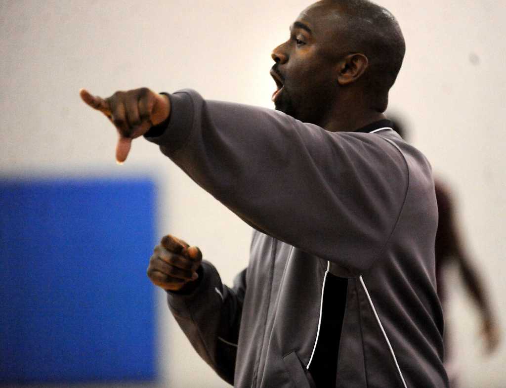 Memorial names Travis Williams head boys basketball coach