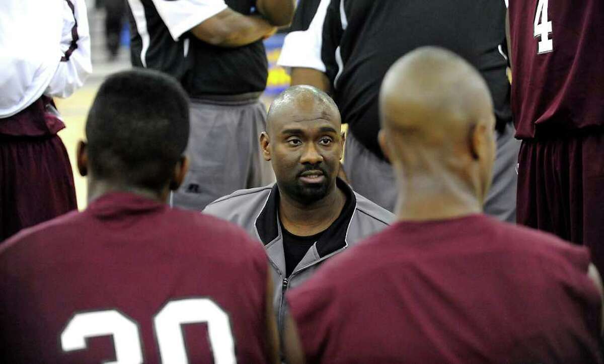 Memorial names Travis Williams head boys basketball coach