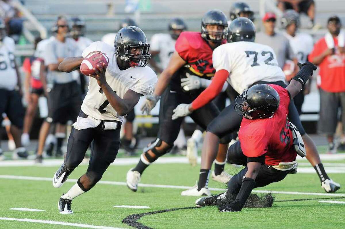 Memorial football team's defense shows well in spring scrimmage