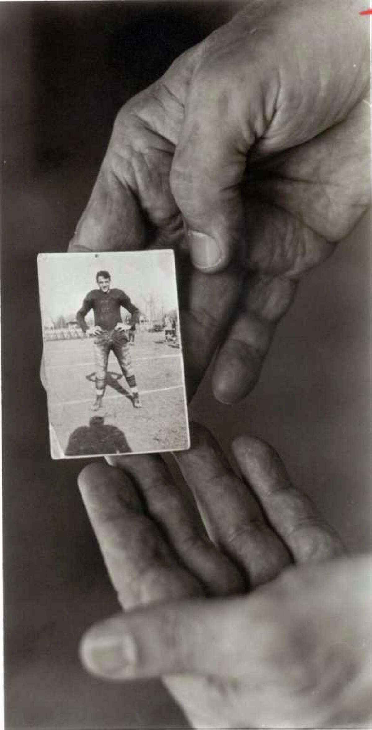 NFL Hall of Famer Andy Robustelli dies at 85